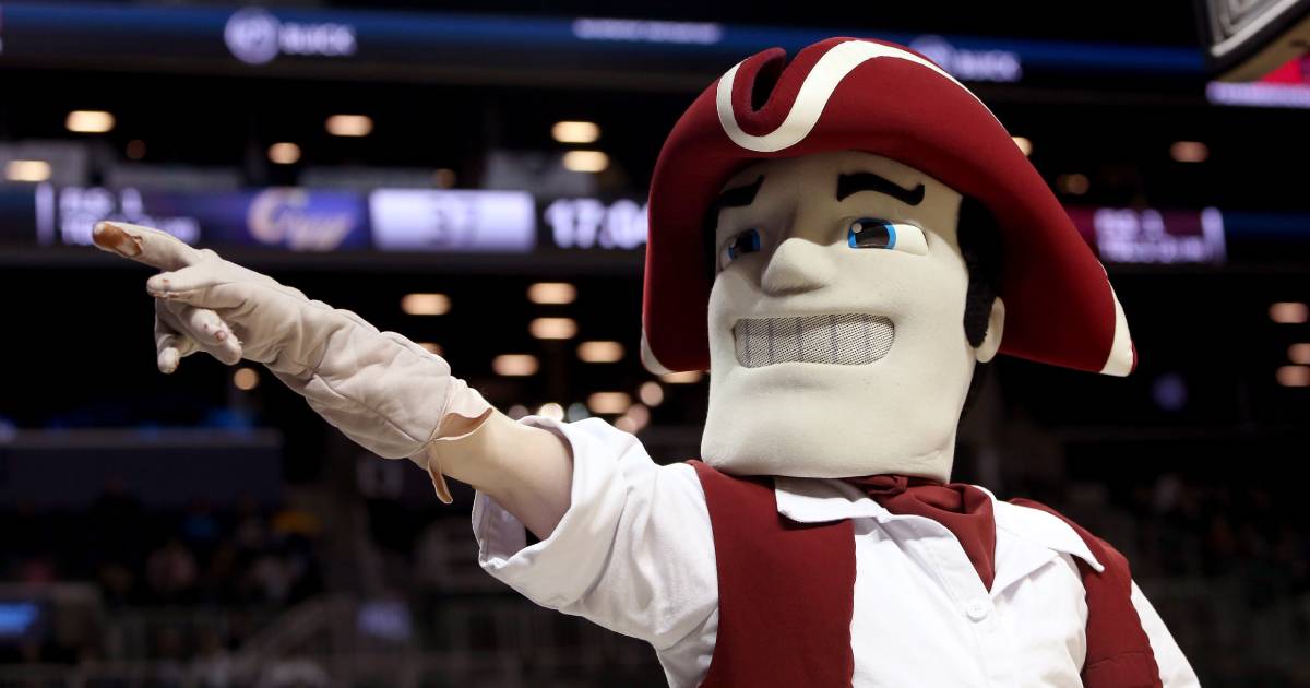 The Massachusetts Collective signs UMass women's basketball team - On3