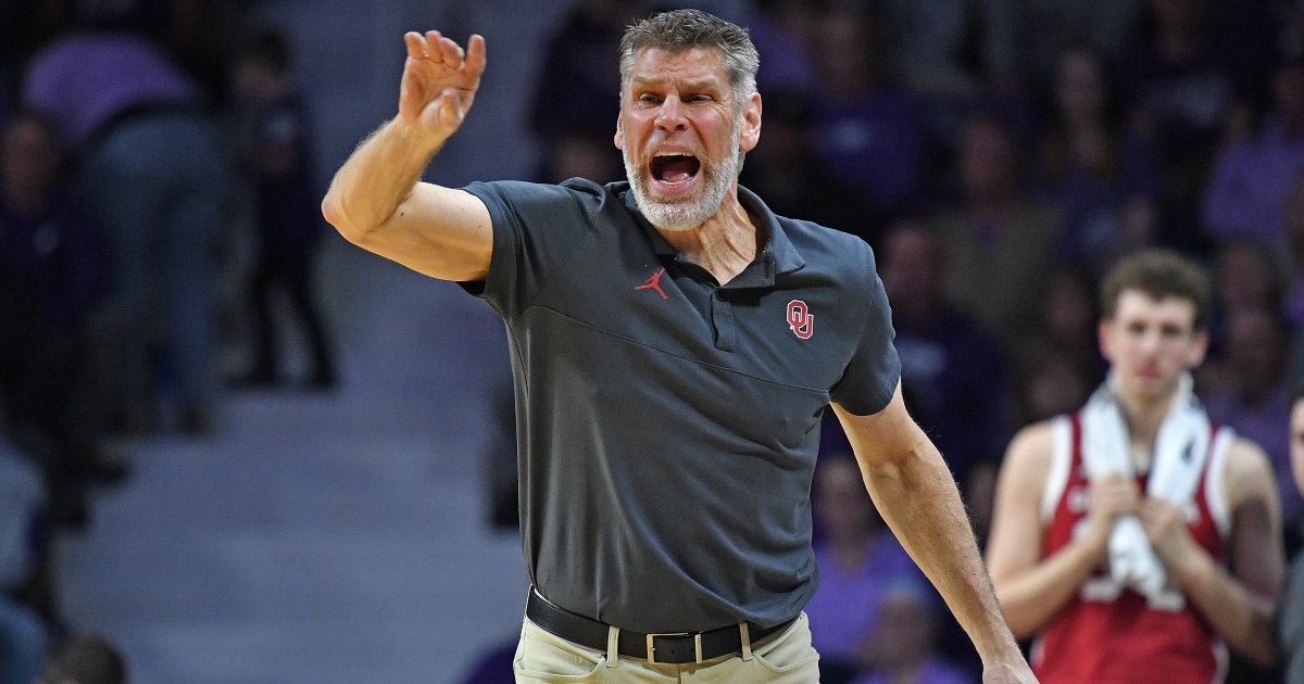 Porter Moser shares pregame message to Tanner Groves on senior day - On3