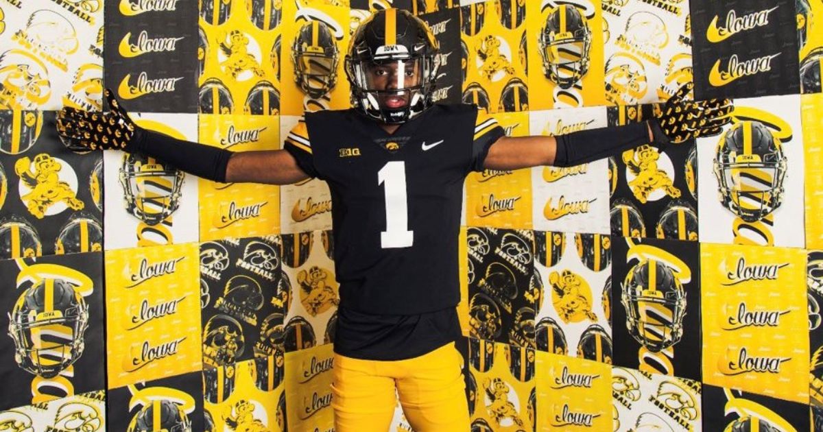 Hawkeyes offer cornerback Austin Alexander