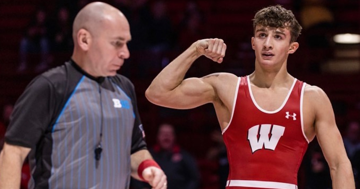 Dean Hamiti begins NCAA title quest win pin in first round - On3