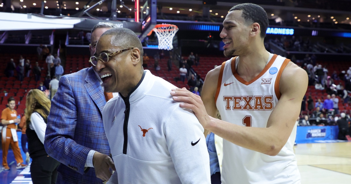 WATCH: Rodney Terry, Dylan Disu hypes up Texas locker room following ...