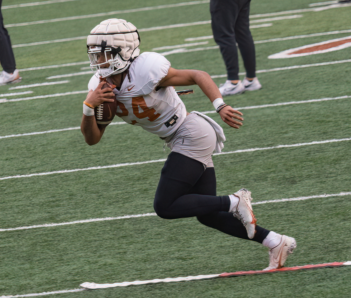 Photo Gallery: Texas practices at DKR after spring break pause - On3
