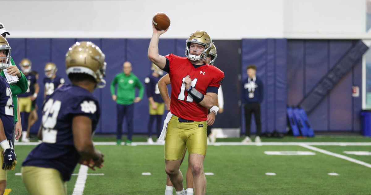 Former Notre Dame QB accepts key position on football staff