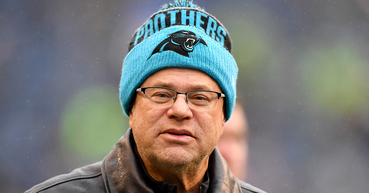 Panthers owner David Tepper appears to throw drink on Jags fans
