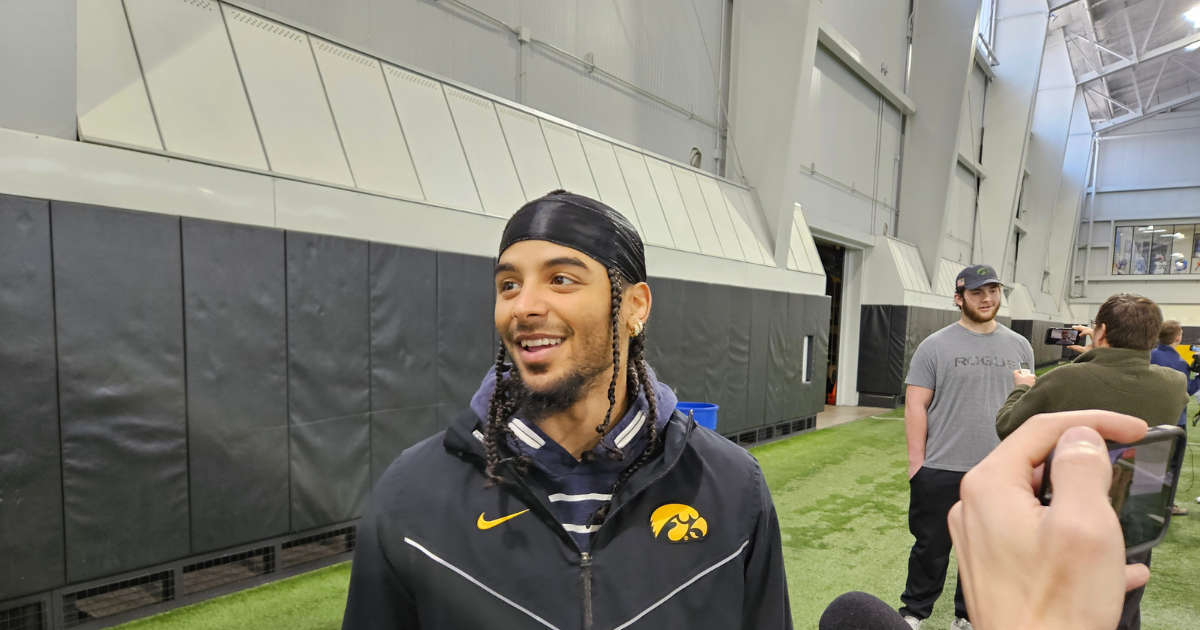 Diante Vines sees growth from wide receivers