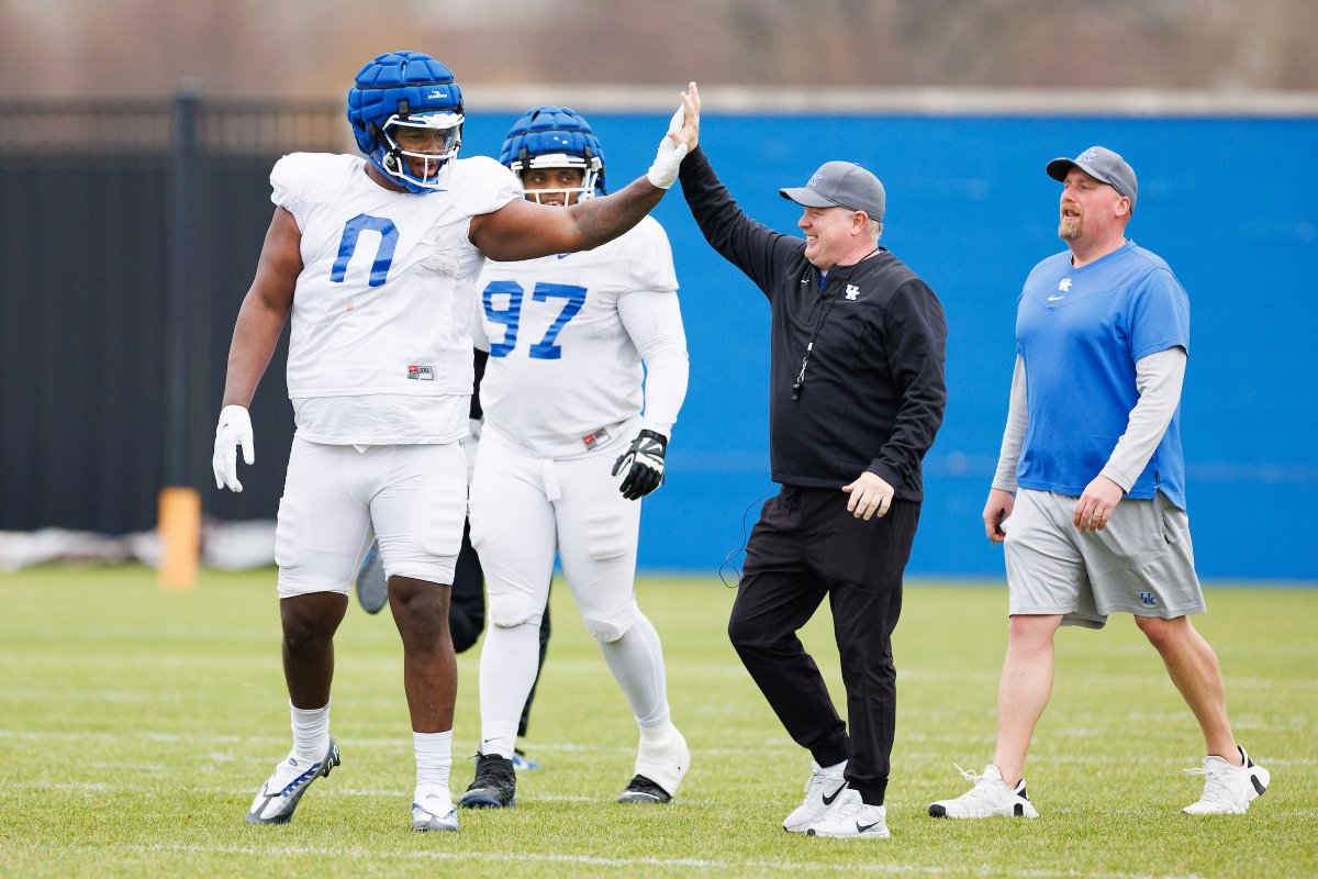 Star DT Deone Walker back at Kentucky because Mark Stoops is still in ...