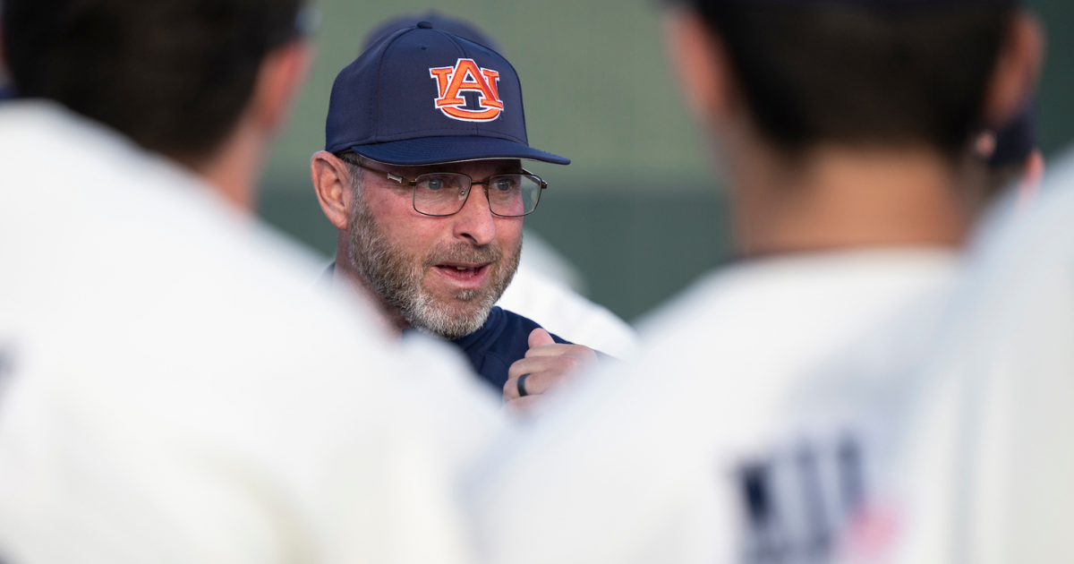 Butch Thompson and players as Auburn travels to South Carolina
