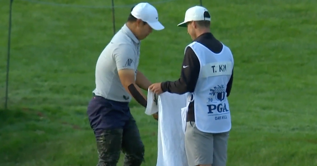 Tom Kim falls in mud at PGA Championship, attempts to rinse off in ...