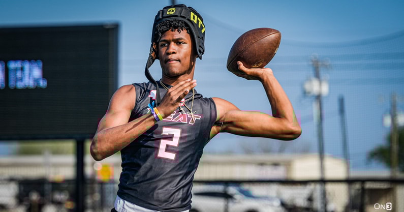 South Carolina offers four-star big-play QB from Mississippi