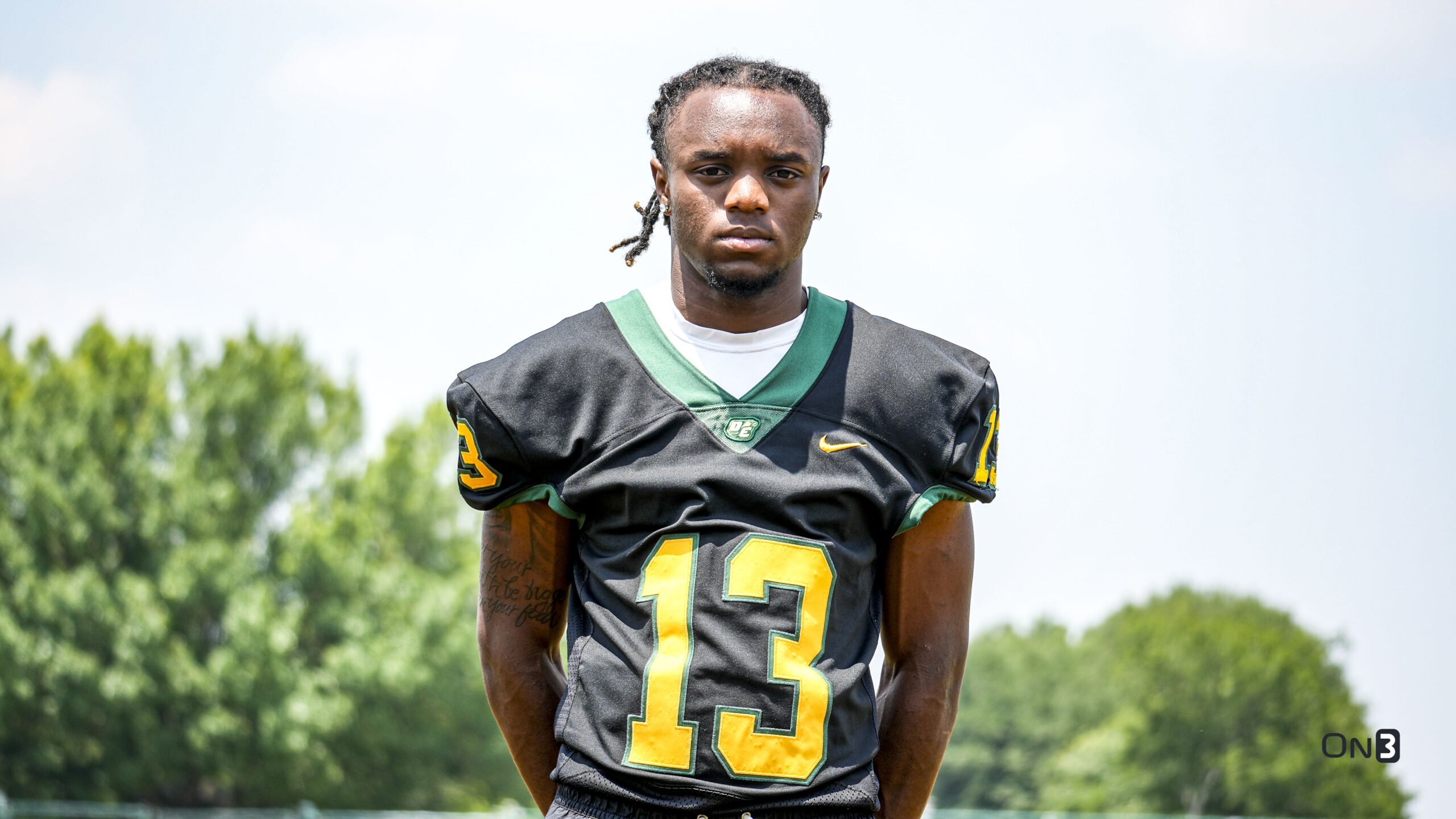 There are a few early contenders for 2025 four-star WR Daylon Singleton ...