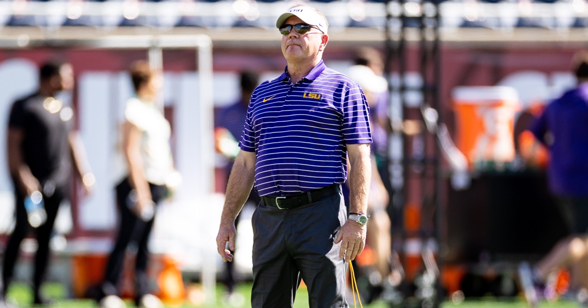 Brian Kelly flashes tackling ability during drill demonstration at ...