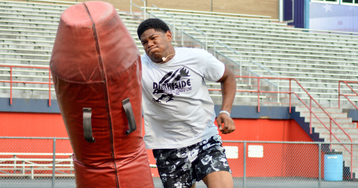 Michigan Recruiting: Father of 2024 EDGE Brian Robinson on visit