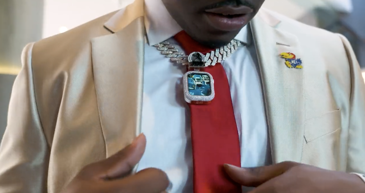 Kansas quarterback Jalon Daniels shows off Cuban link chain with ...