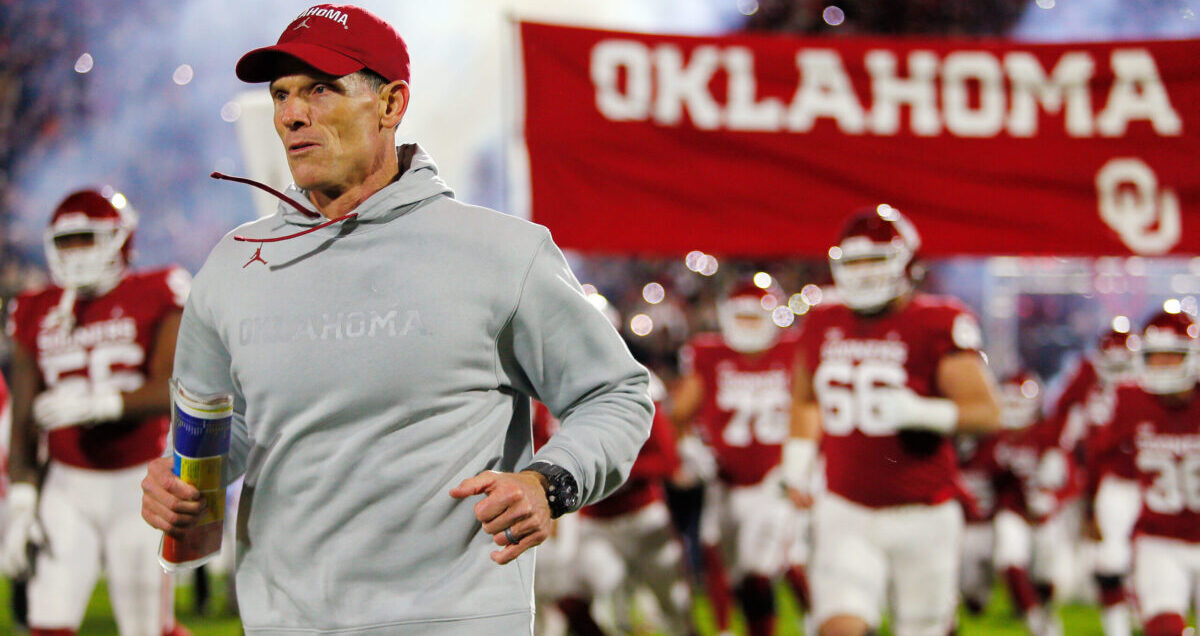 Brent Venables announces his wife, Julie, has breast cancer: 'She's ...