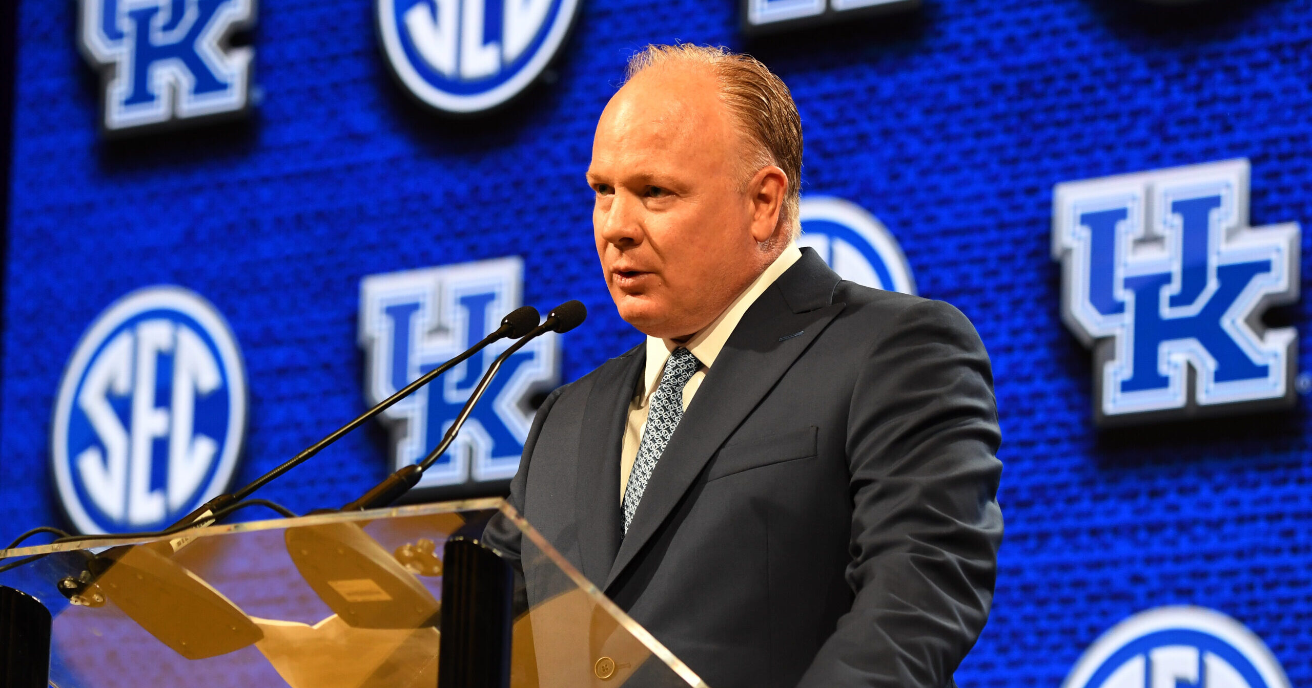 Stoops: Kentucky ready to play 'somebody with a different colored jersey'