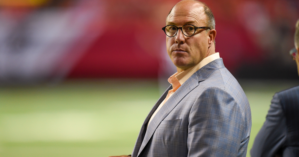 Long-time NFL executive pays Georgia a visit, shows some love