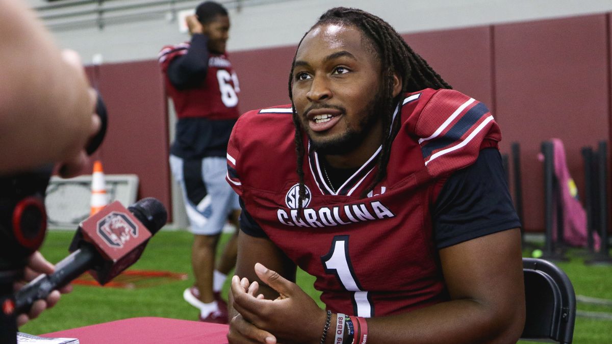 Trey Knox credits teammates with helping adjust to South Carolina