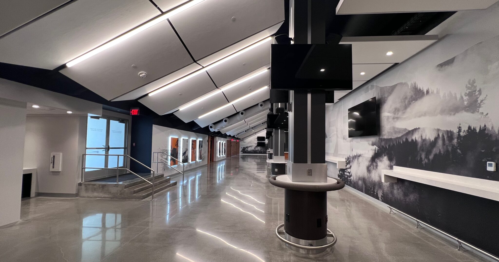 Tennessee shows off Neyland Stadium's finished Lower West Club