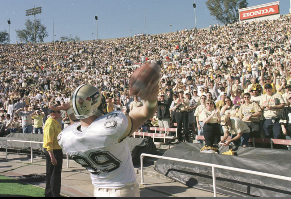 TE Tim Stratton's resume: Tons of catches, wins and fun for all-time ...