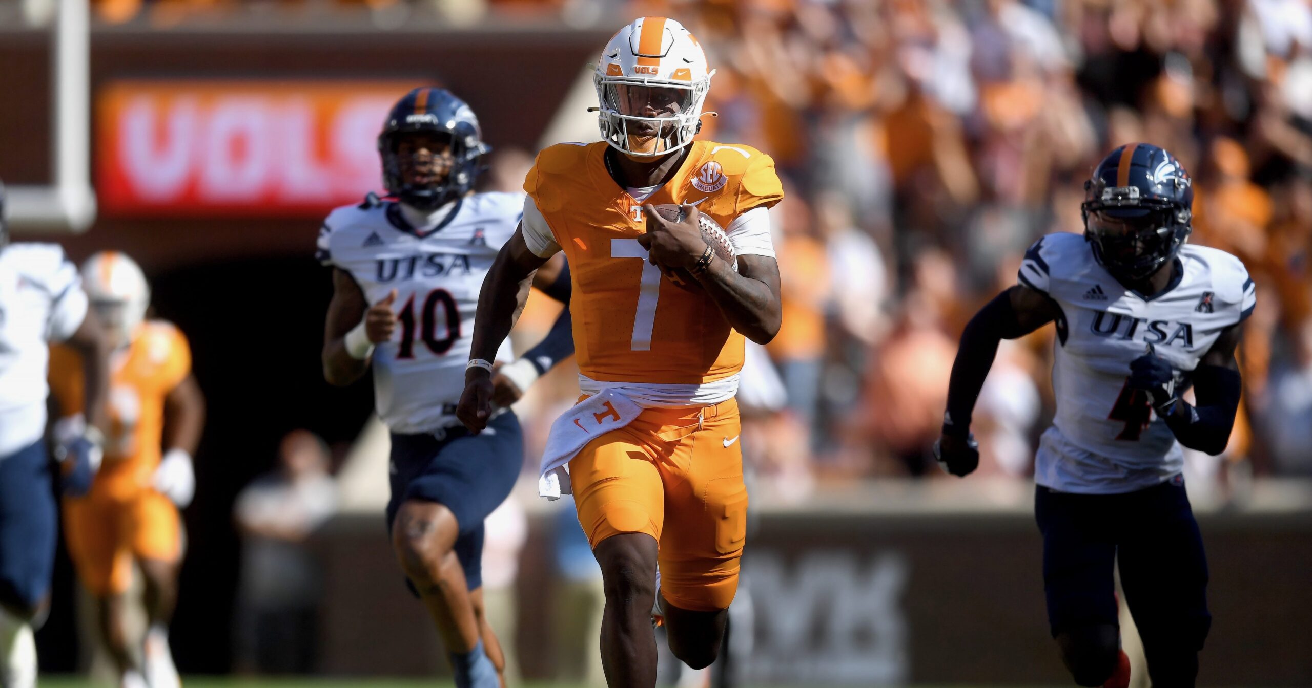 Snap counts, PFF grades for Tennessee players in win over UTSA