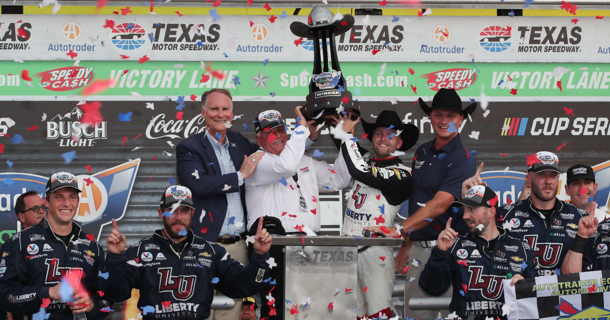 William Byron 'thankful' for Rick Hendrick after earning 300th win for HMS