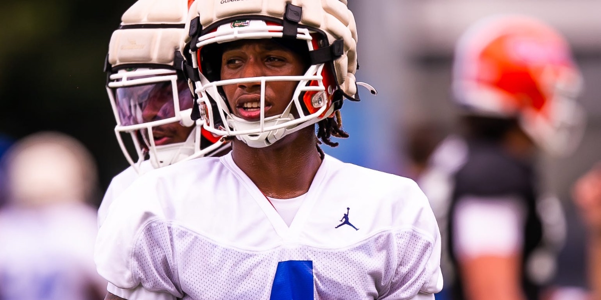 Florida WR Caleb Douglas leaves game against Kentucky, headed to locker ...