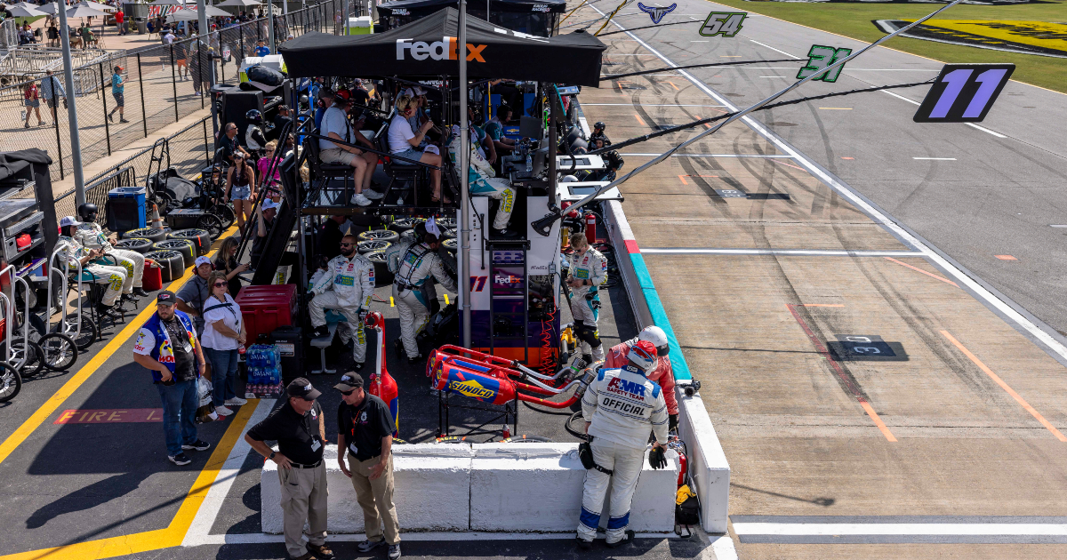 Ty Gibbs drags gas can onto pit road, causes massive fire