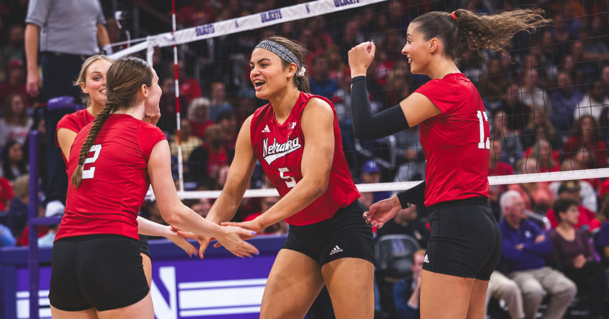Nebraska volleyball sweeps Northwestern to remain undefeated