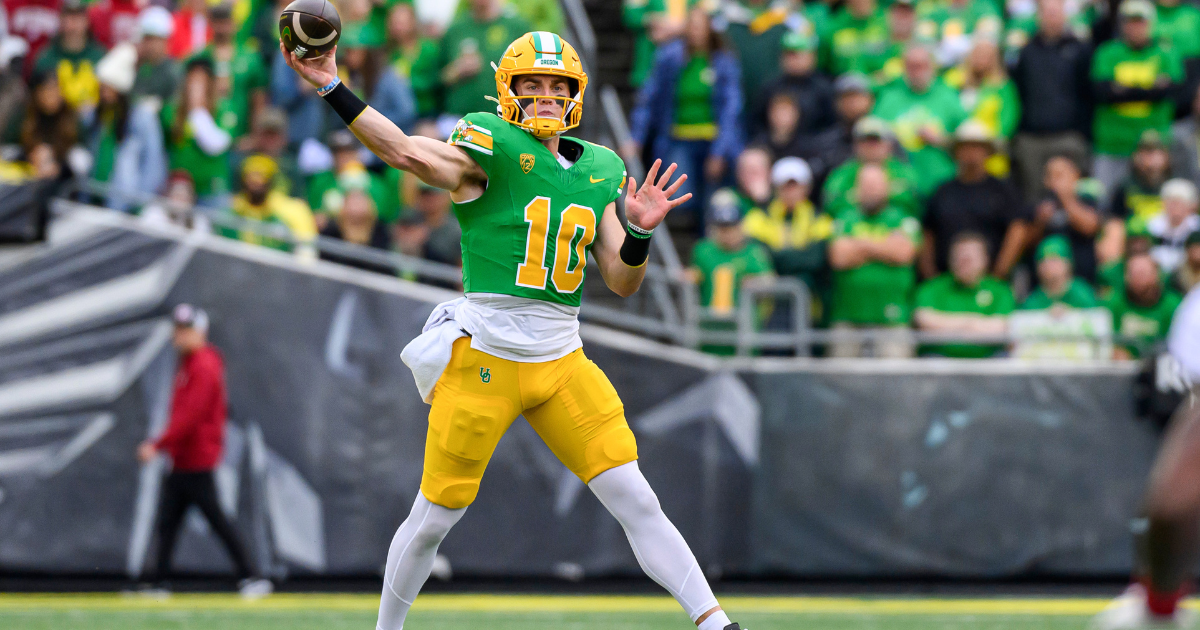 Oregon's Bo Nix named a finalist for Walter Camp, Davey O'Brien, and ...