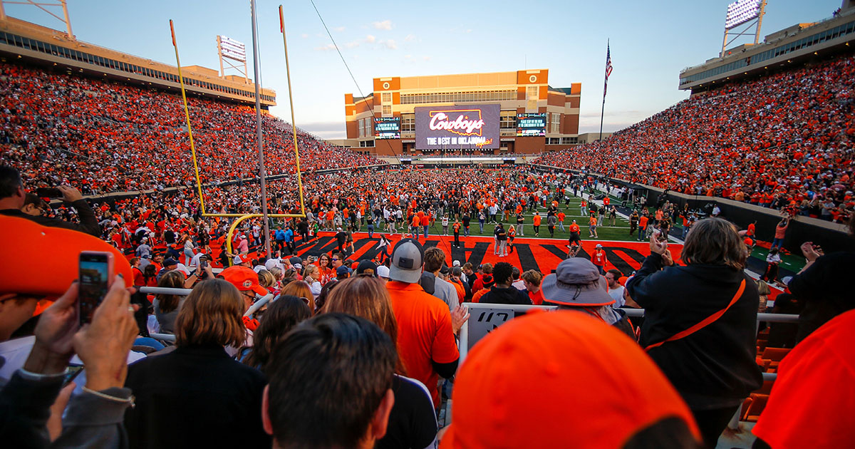Oklahoma State fans remove goalpost amid field-storming after Bedlam victory - On3