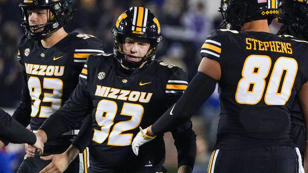 Missouri kicker Harrison Mevis does Gator chomp after hitting game ...