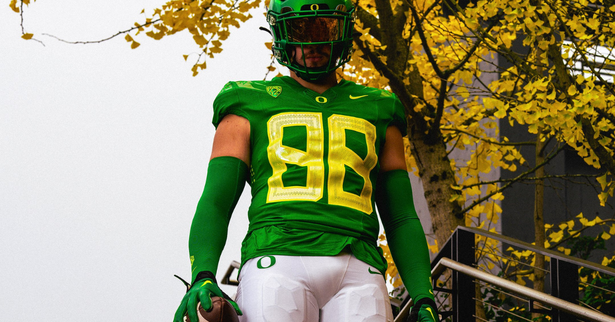 Oregon reveals uniforms ahead of rivalry showdown with Oregon State - On3