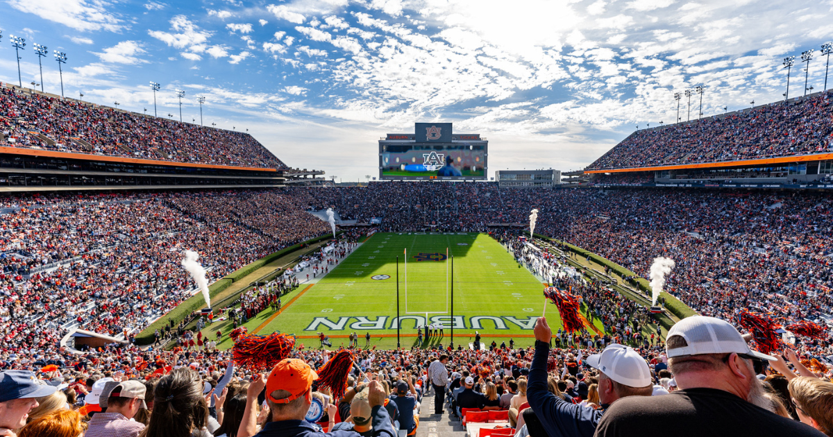 Photos (FREE): All the action surrounding the 88th Iron Bowl