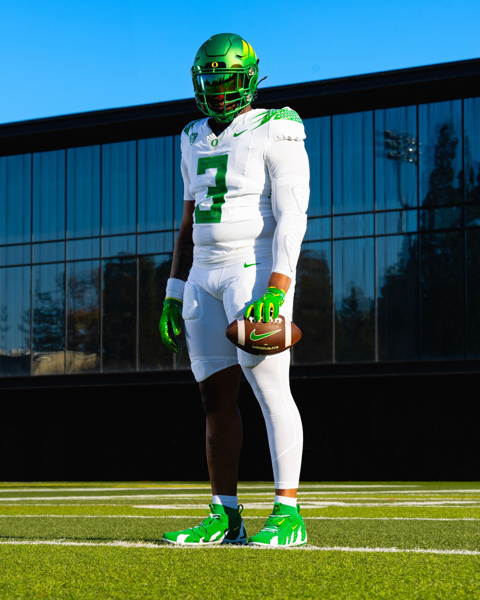 Oregon reveals uniforms ahead of Pac-12 title game showdown with ...