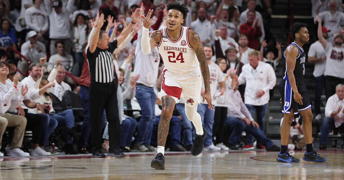 Arkansas fans storm court after upset victory over Duke