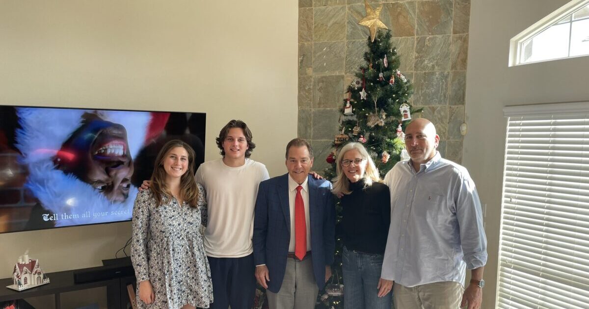 Alabama HC Nick Saban makes in-home visit to 5-star QB commit Julian Sayin