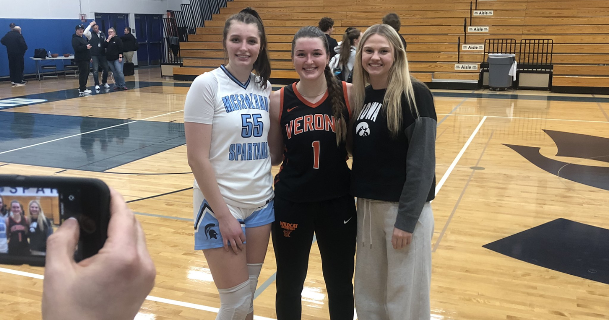 Future Hawkeyes Taylor Stremlow and Teagan Mallegni face off