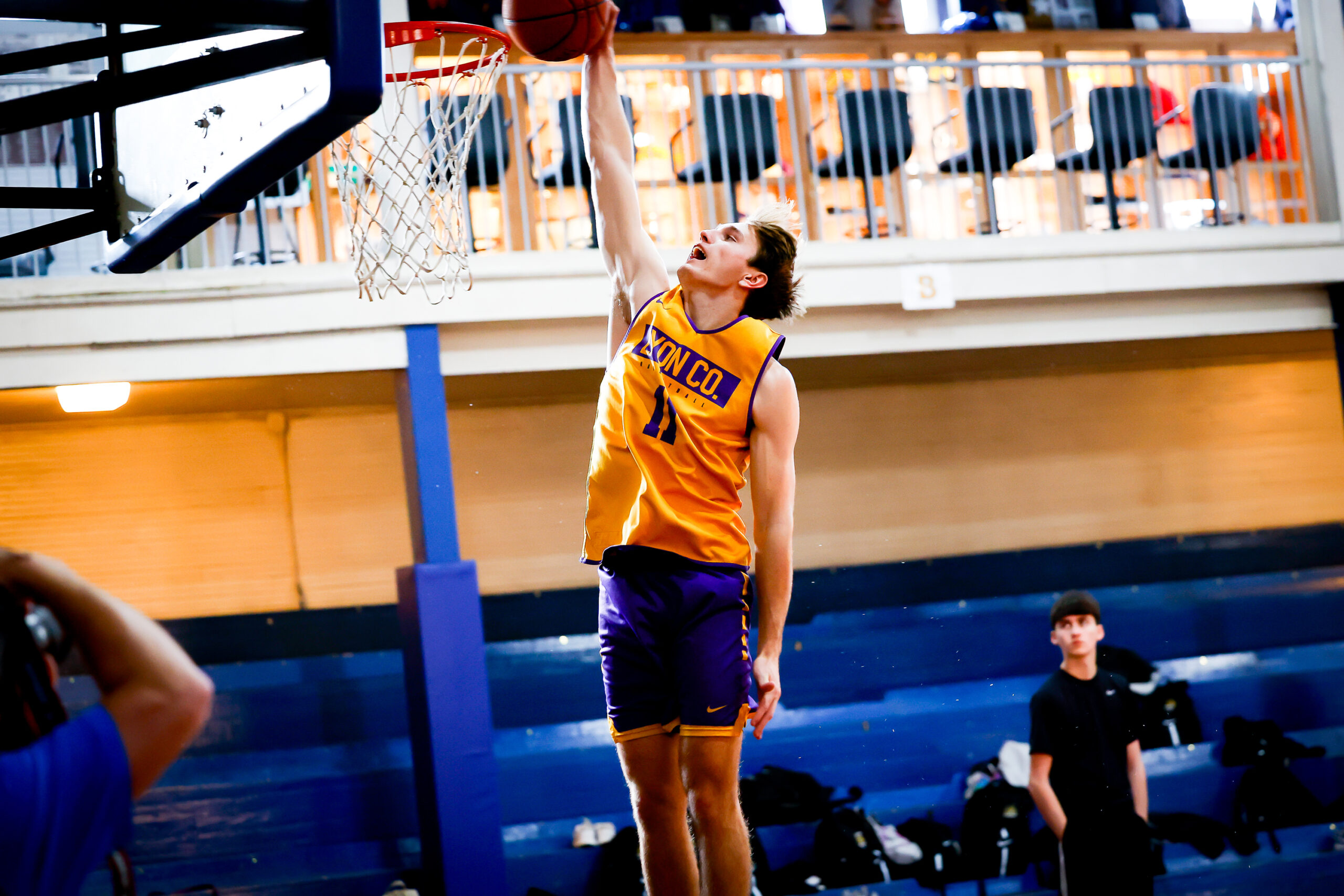 John Calipari, Kentucky players watch Travis Perry drop 28 in Lyon ...