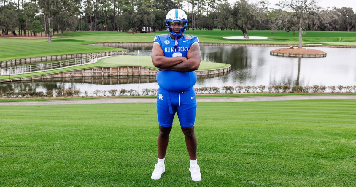 Kentucky's uniform combination for the Gator Bowl is... Kentucky's uniform combination for the Gator Bowl is...