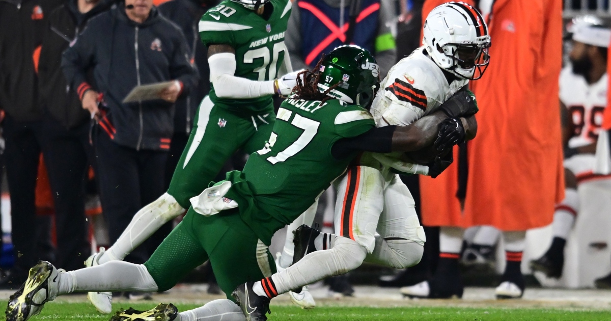 'Concussion' Dr. Bennet Omalu calls for Elijah Moore to retire after ...