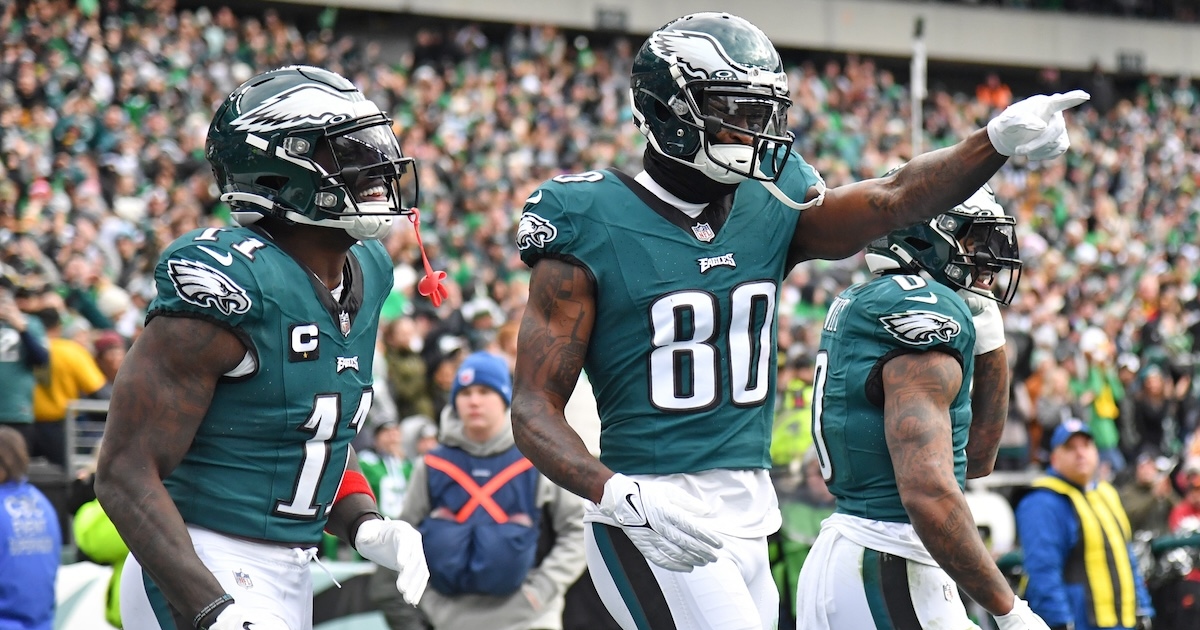 Julio Jones scores two touchdowns in first half for Eagles against ...