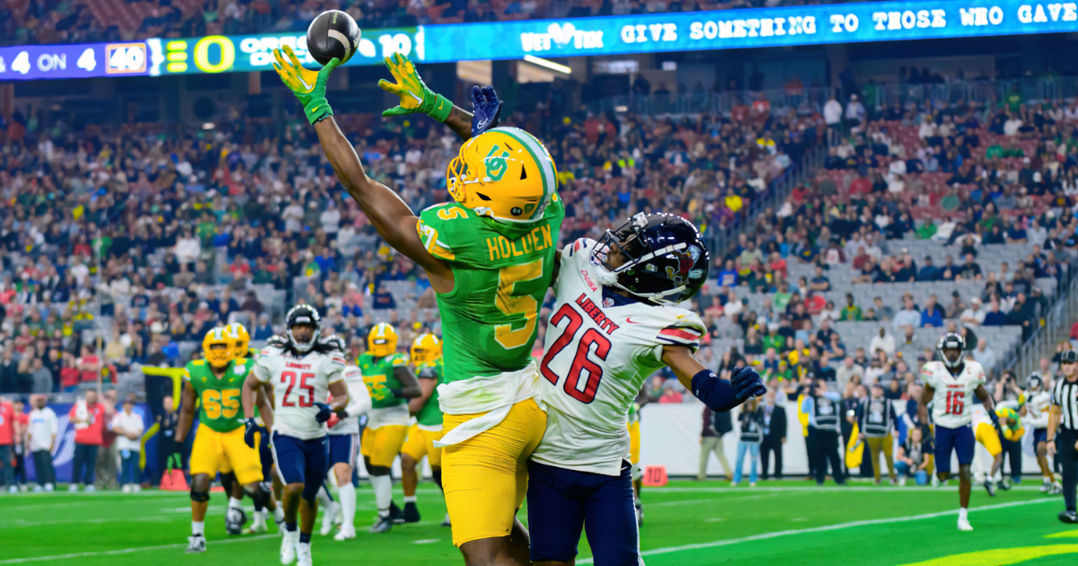 Photo Gallery: Oregon defeats Liberty in the 2024 Fiesta Bowl - On3