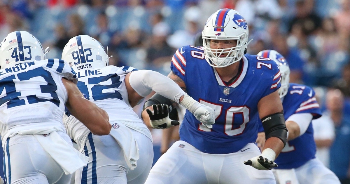 Bills OL Alec Anderson helps driver stuck in snow in Buffalo