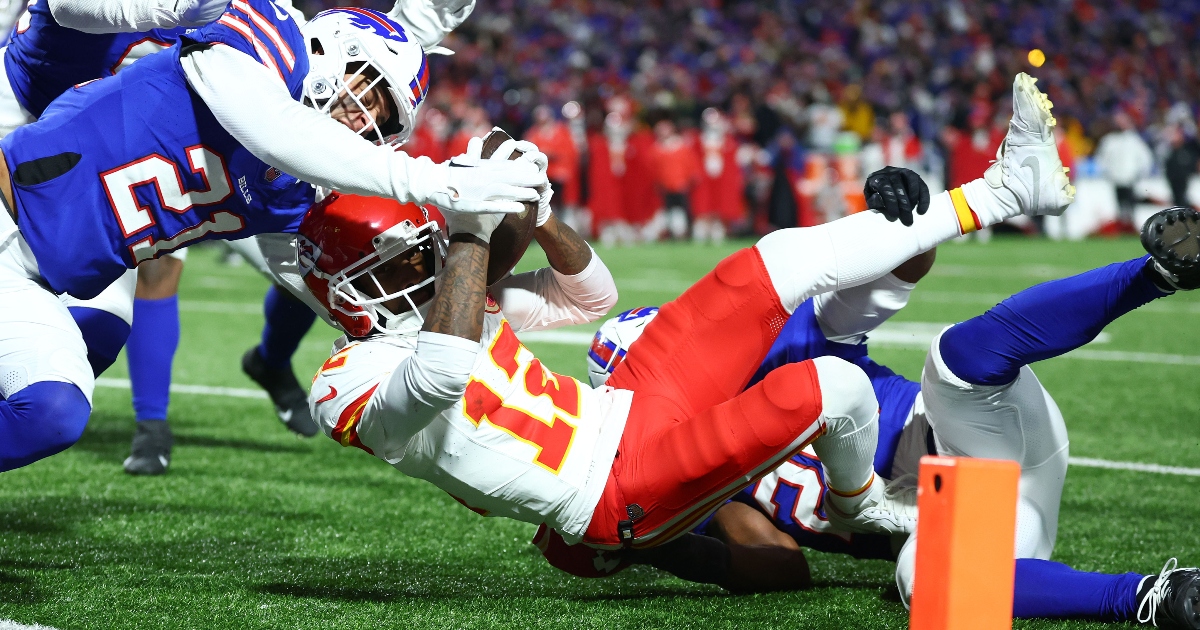 Chiefs lose possession, give Bills touchback on wild goal line fumble ...