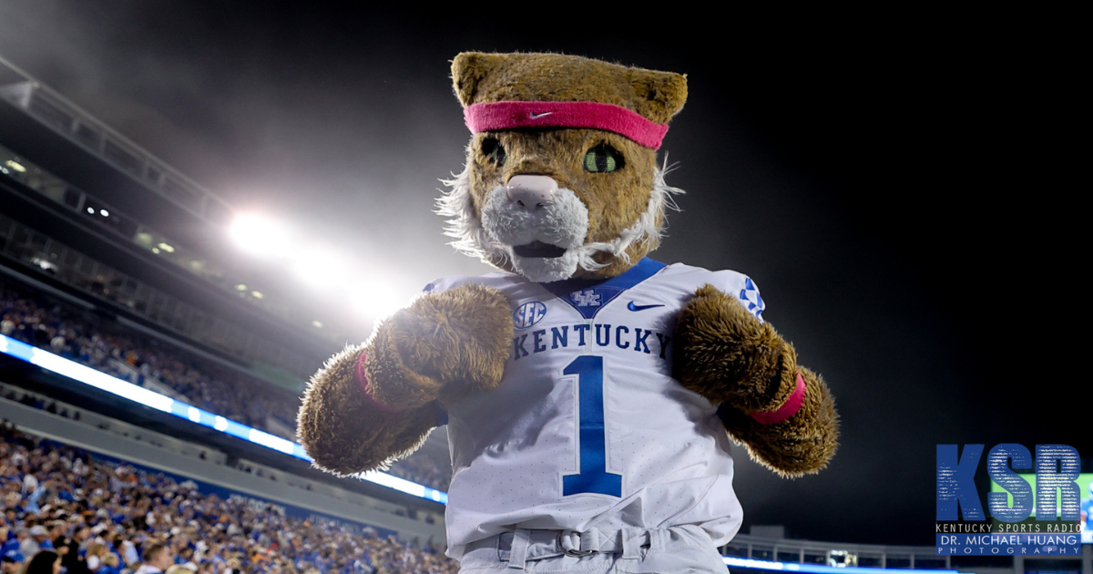 Kentucky football continues to target new recruits, extends another 20 ...
