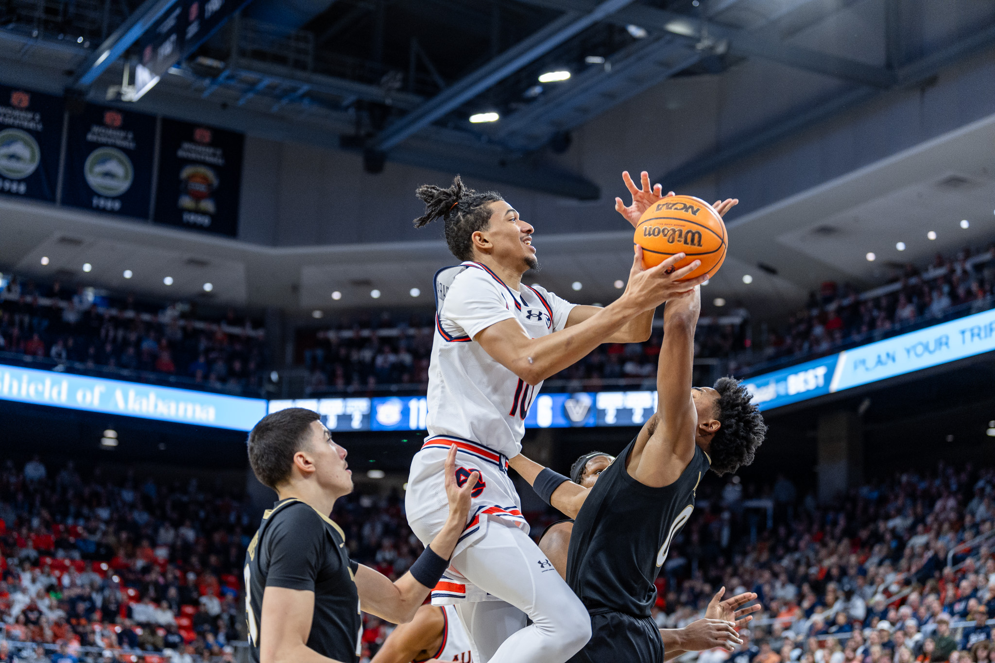 Scenes from the Tigers' dominating win over the Commodores