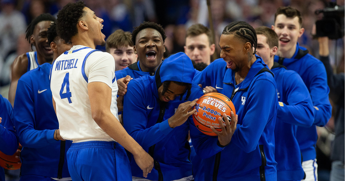 Antonio Reeves honored with 2,000th career college point ball prior to ...