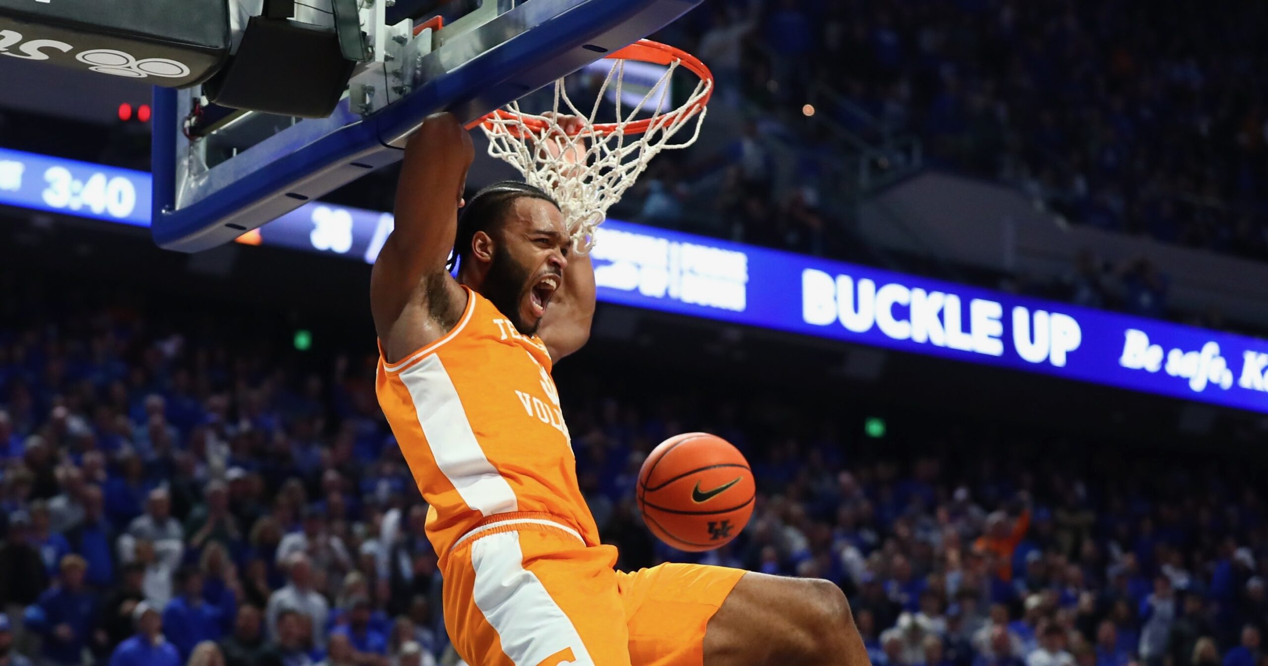 Josiah-Jordan James stars as Tennessee beats Kentucky at Rupp