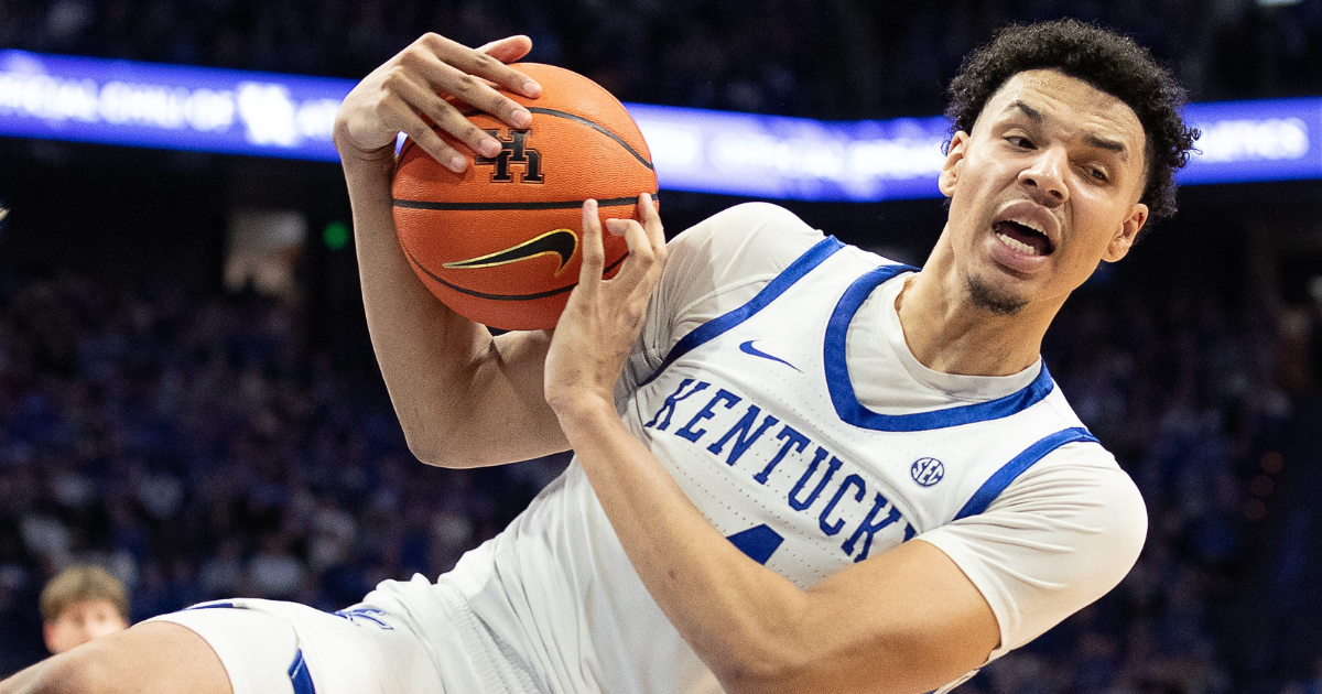 Tre Mitchell was not his usual self against Tennessee: "We will sit ...