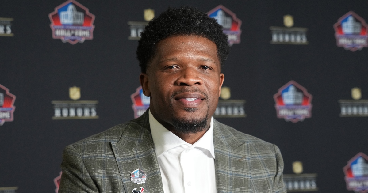 JJ Watt congratulates Andre Johnson on making Pro Football Hall of Fame ...